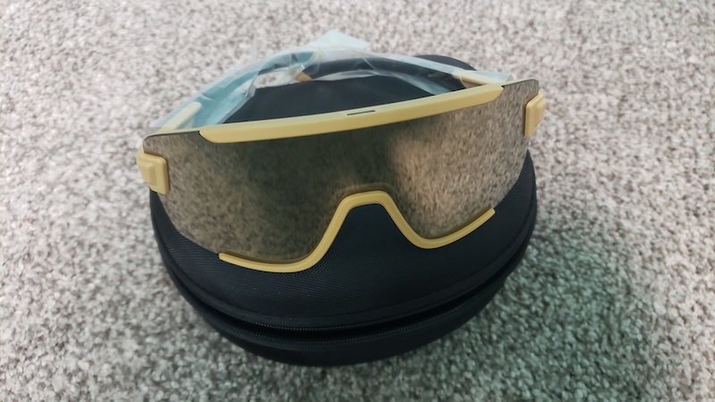 2022 BRAND NEW Smith Wildcat Matte Safari sunglasses For Sale