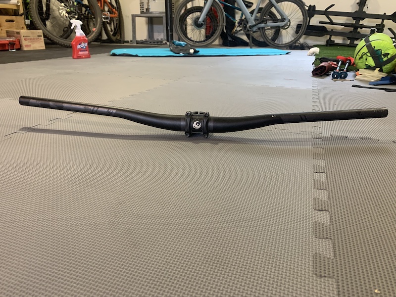 2022 Pivot 820mm Alloy Bar + 35mm Stem Combo For Sale