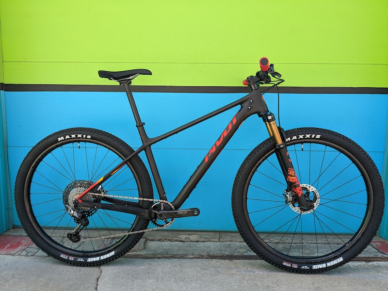 2023 New Pivot Les Team XTR For Sale
