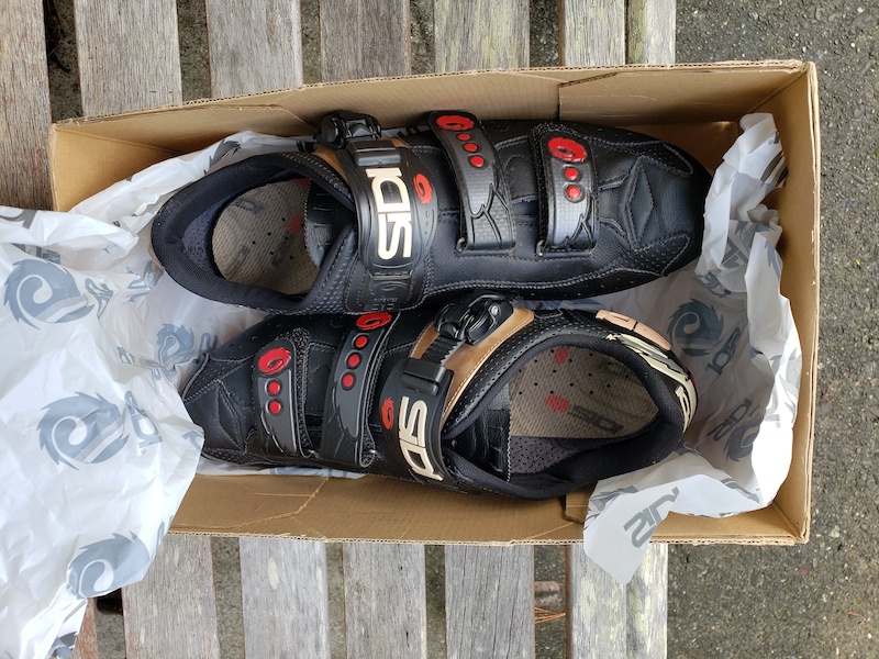 Sidi leather road shoes + cleats. Size: 10 For Sale