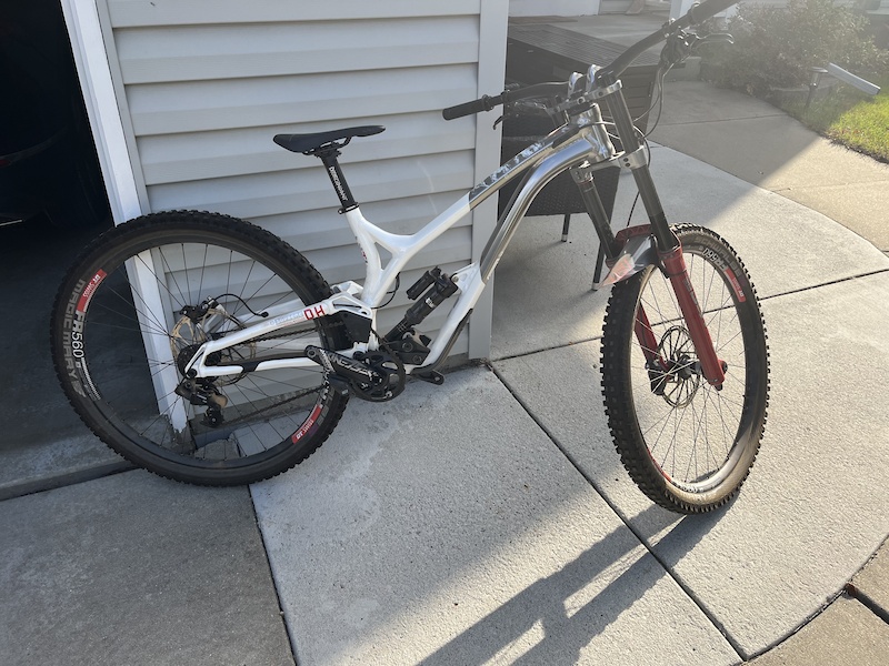 2021 Commencal Supreme 29 DH Team - ridden once For Sale