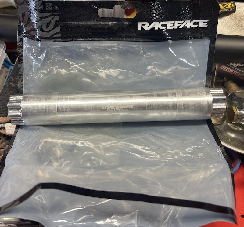 2021 RaceFace cinch spindle 190mm spacing For Sale