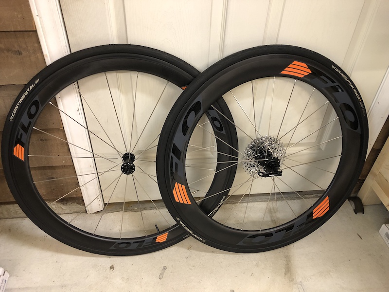 2022 FLO 60/90 Carbon Clinchers 700c Wheelset w/ Tires For Sale