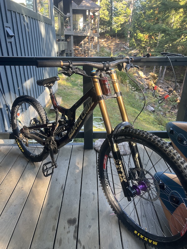2022 Santa Cruz V10 X01 - Large For Sale