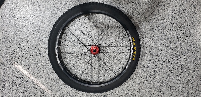 Sun Ringle Jumping Flea front hub on supra 28 rim For Sale