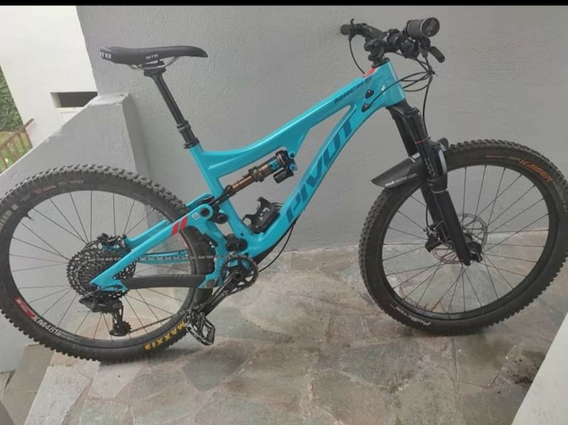 2020 Pivot mach 6 carbon medium For Sale