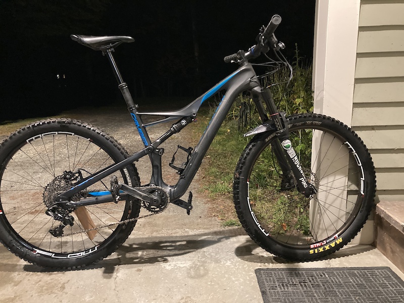 2017 Specialized Camber Comp Carbon 27.5 size M For Sale