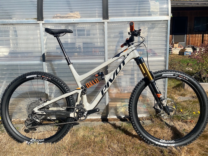 2020 PIVOT XL FIREBIRD w/ BRAND NEW WHEELSET AND PARTS For Sale