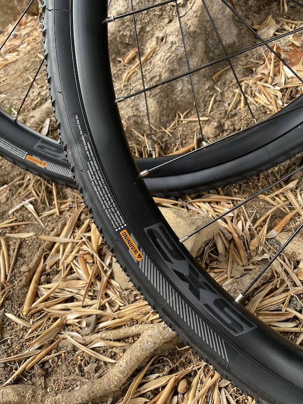 2022 NEW Giant SX2 disc wheelset 700c + new Crosscut tires For Sale