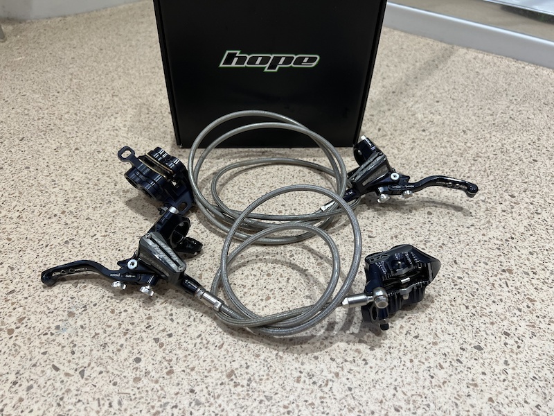 Hope Tech 3 V4 brakeset with Braided hoses For Sale
