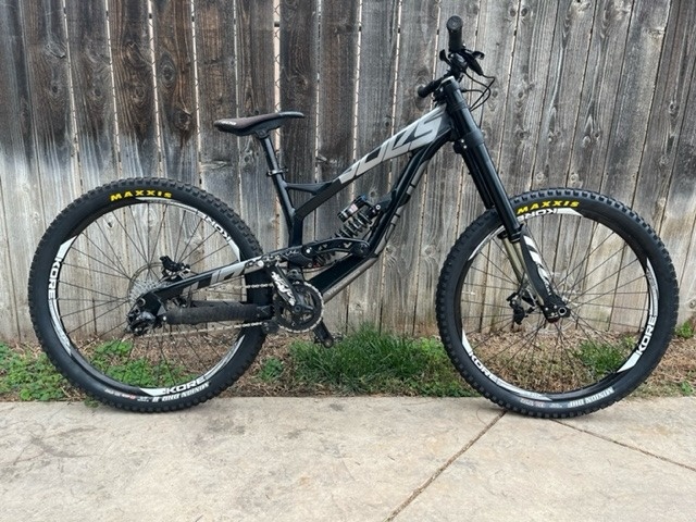 2016 YT Tues 2106 Al med For Sale