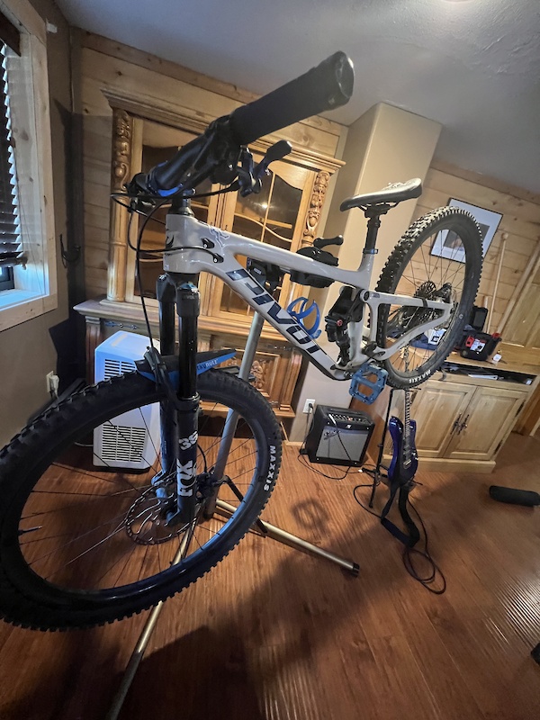 2021 Pivot switchblade with upgrades For Sale