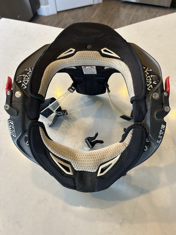 Leatt DBX Pro Lite Neck Brace L/XL For Sale