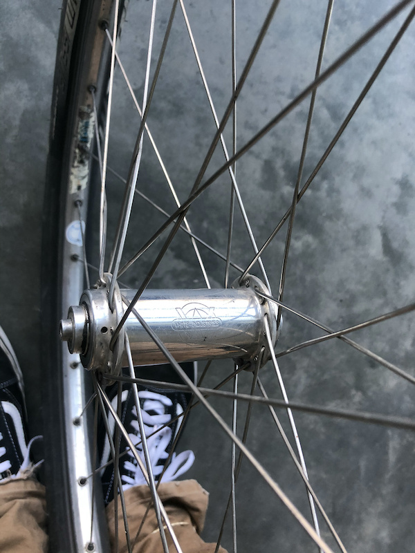 1995 White Industries Tracker hub with SunCR17a rim For Sale