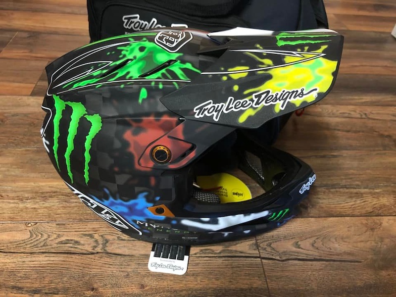 Troy Lee D4 carbon Monster Zink edition For Sale