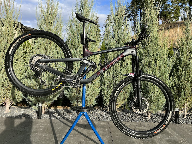 2022 Trek Slash 9.8 XT Size M/L Priced to Sell Quick For Sale