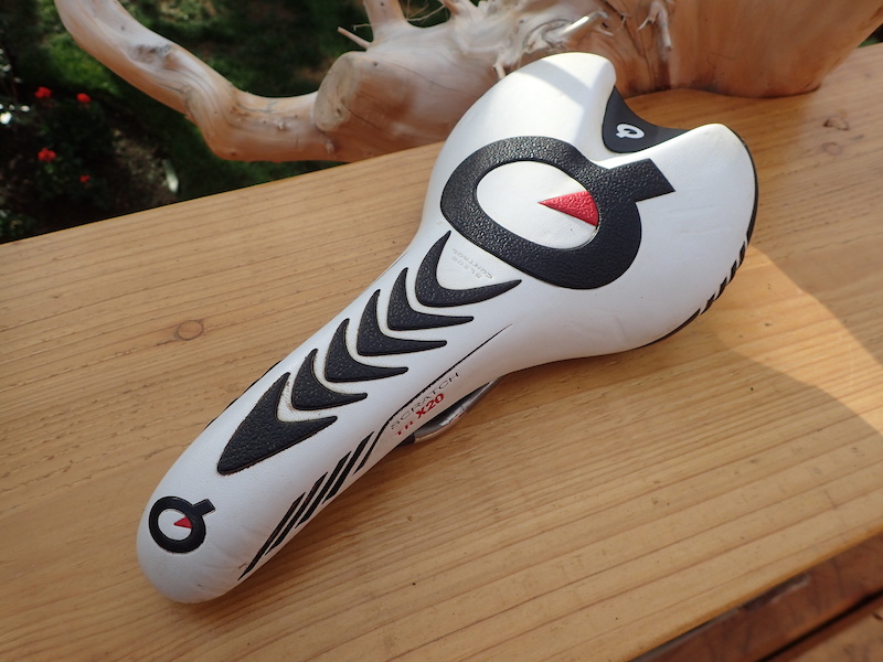 Prologo Scratch X20TR seat in white For Sale