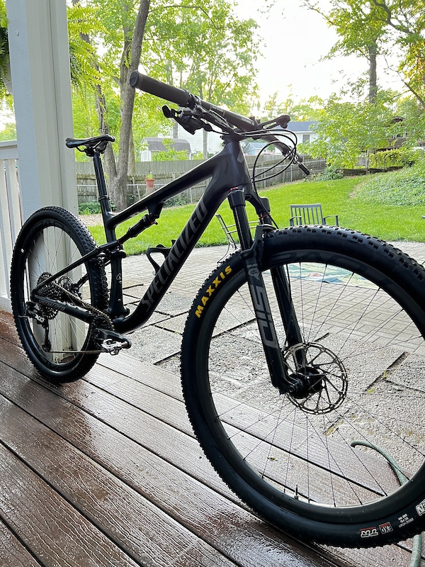 2021 Large Specialized epic expert For Sale