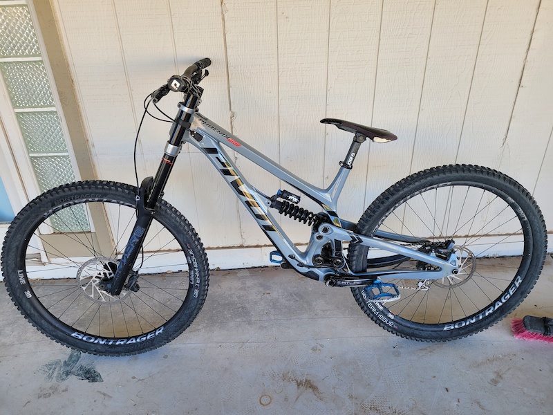 2021 Large Pivot Phoenix 29 For Sale