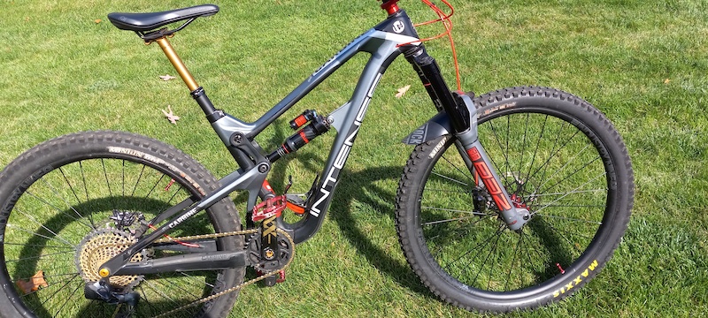 2020 Intense Carbine Mountain Bike - Medium For Sale