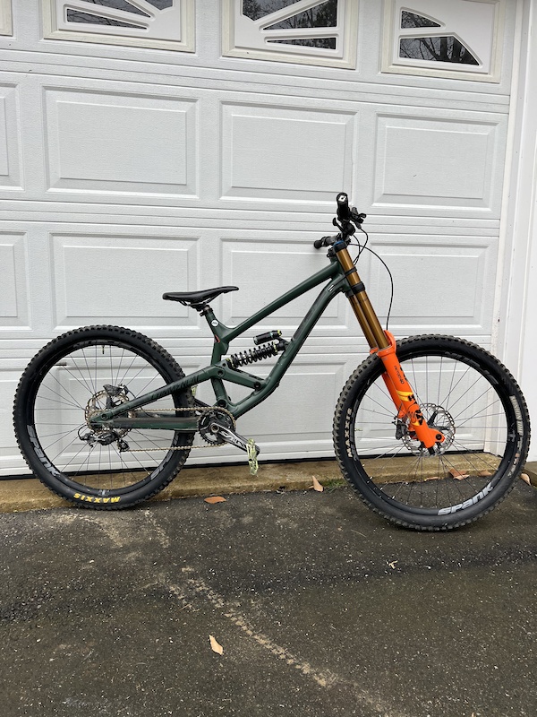2017 Commencal Furious Medium For Sale