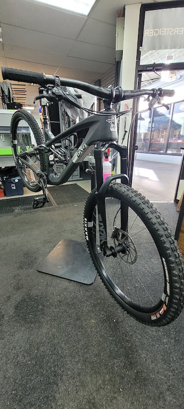 2022 Guerrilla Gravity Smash Rally, 2x M/L 2x and 2x L/XL For Sale