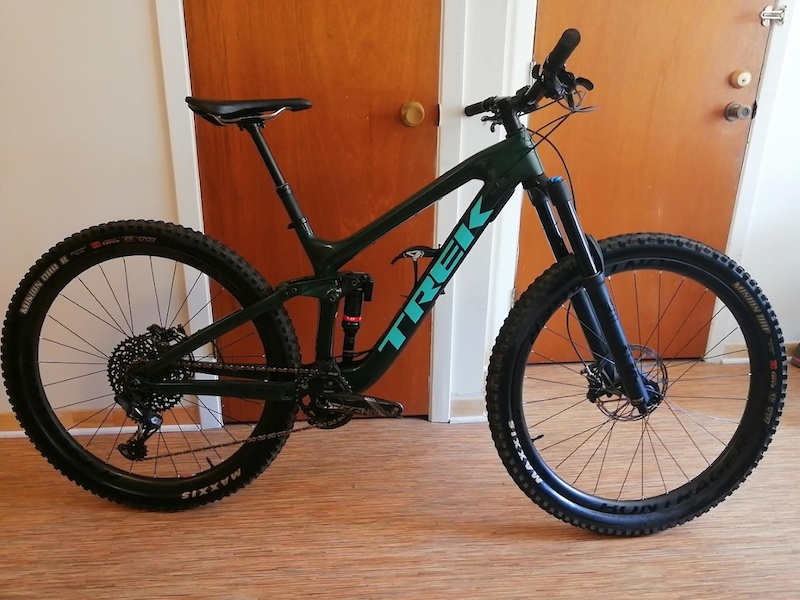 2019 Trek Slash 9.8 Carbon includes 2 Wheelsets !! For Sale
