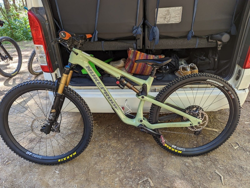 2021 Nukeproof Reactor Carbon Bike, Medium For Sale