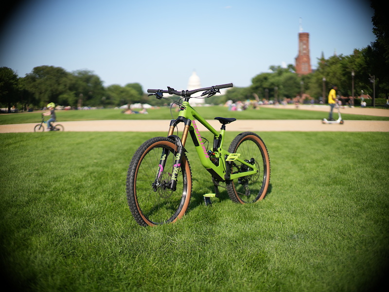 2022 Santa Cruz Nomad Adder green medium X01 kit. For Sale