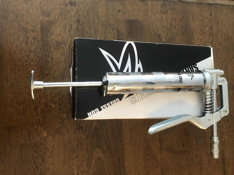 Santa Cruz Bike Grease Gun at Xavier Guerard blog