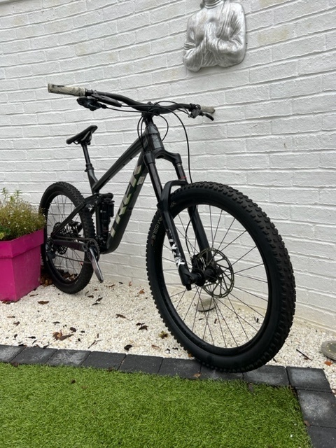 2021 TREK REMEDY 8 £3200 RRP. Size M/L. Warranty! For Sale