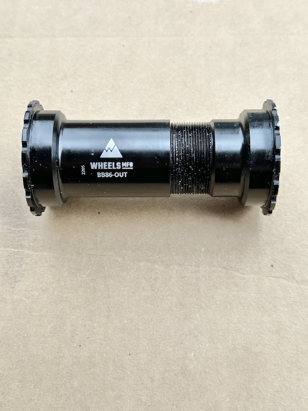 2022 Wheels Mfg. BB86 threaded ceramic bearings for 24mm For Sale