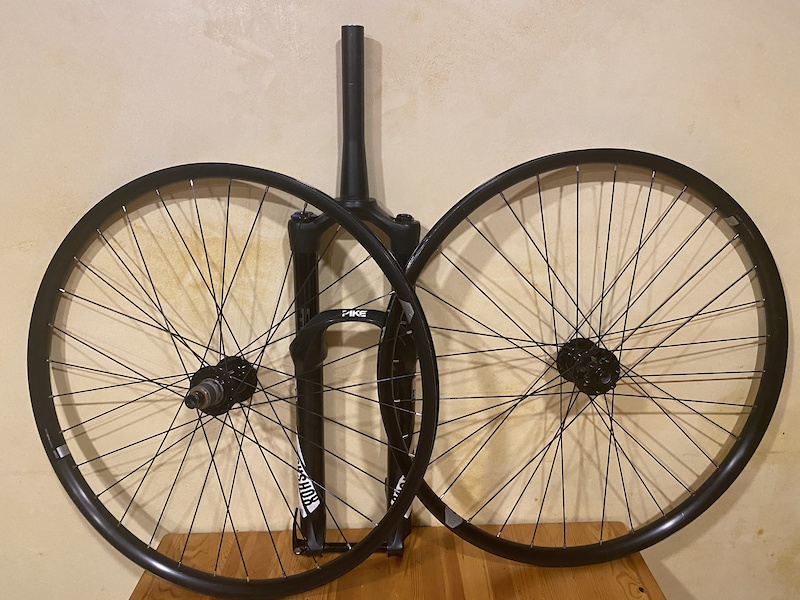 2016 27.5 Formula Wheel Set, 15x100 front, 12x148 back For Sale