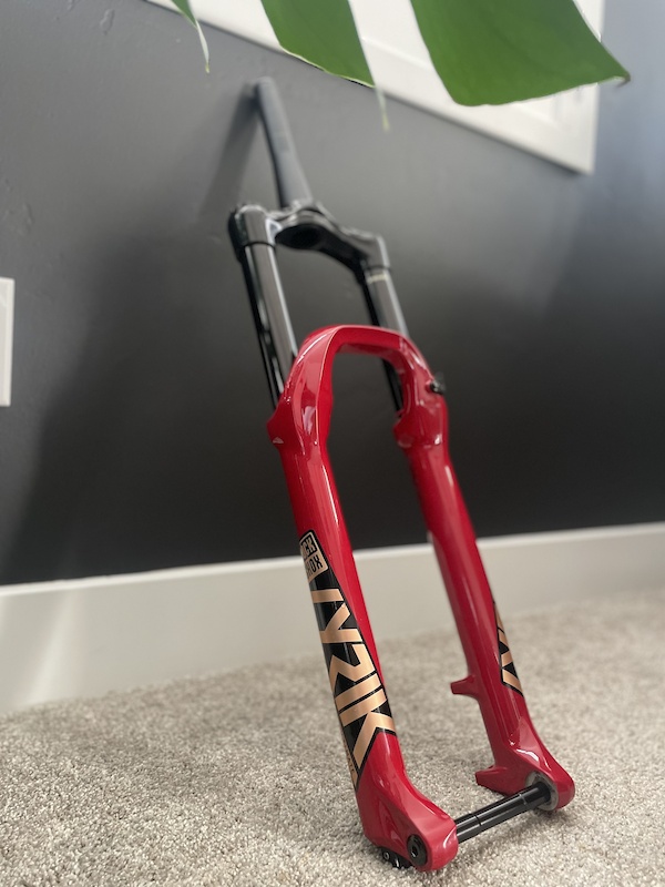 2022 160mm Lyrik Ultimate 29in Boost Fork Boxxer Red For Sale