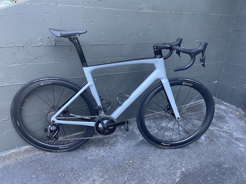 2021 58 cm (large) Carbon Aero Road Bike For Sale