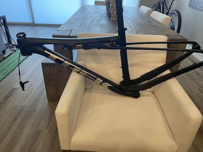 2021 Trek Supercaliber frame with Fox Kashima small For Sale