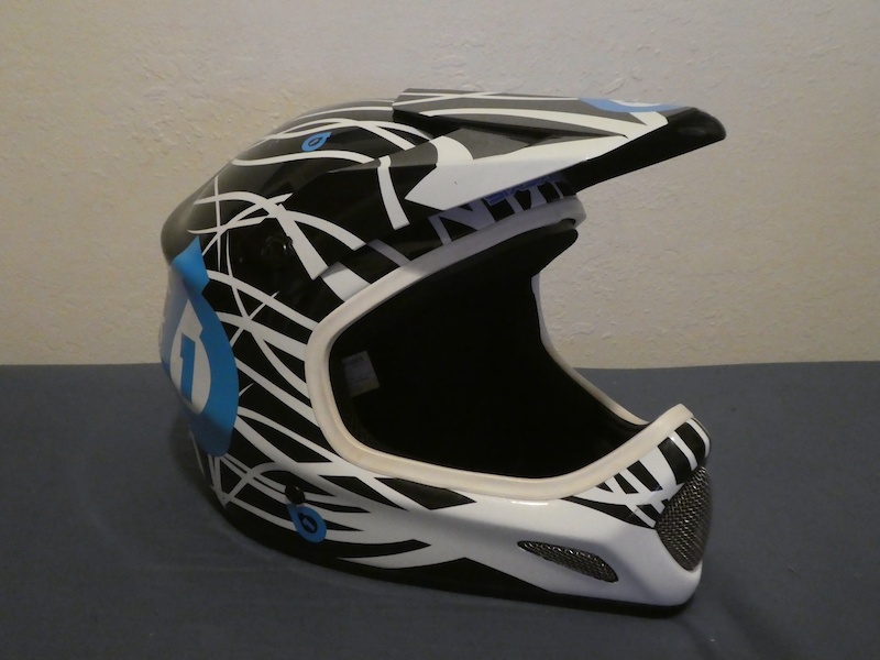 SixSixOne Full Face Helmet - Size L For Sale