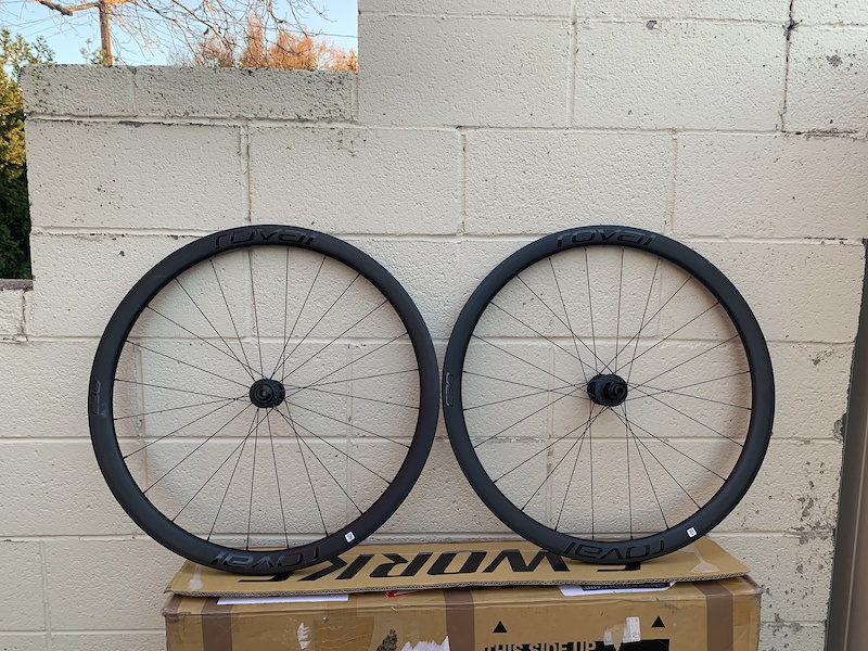 **NEW** Roval C38 carbon disc wheelset For Sale