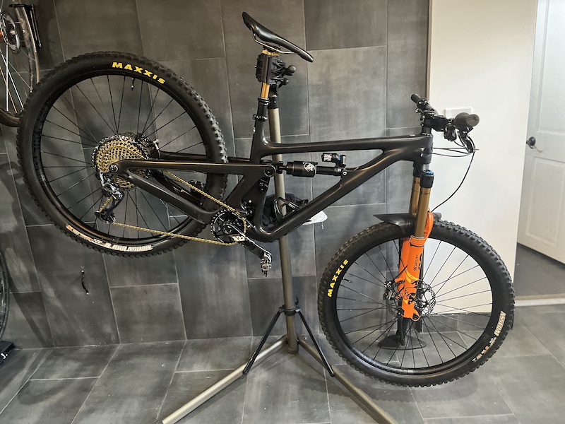 2021 Custom Yeti SB150 Matte Black - Enduro Race Ready (M) For Sale