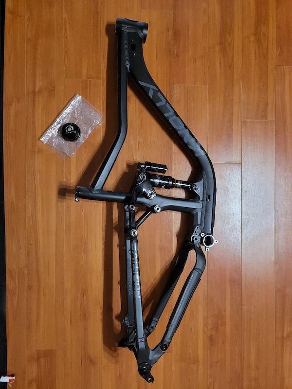 2019 Knolly Fugitive v1 anodized black For Sale