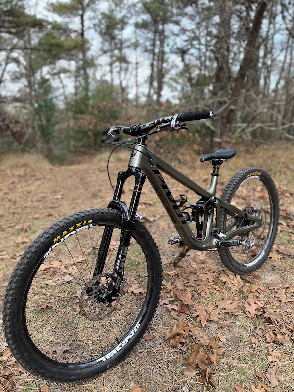2022 Pivot Firebird Custom w/ extras & options For Sale
