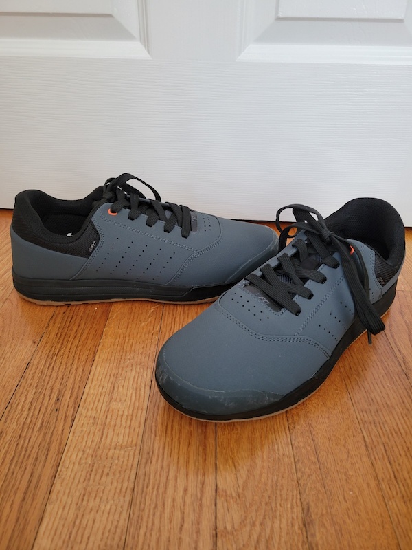 2022 Specialized 2F0 Roost Clipless Shoe sz. 11.5 For Sale