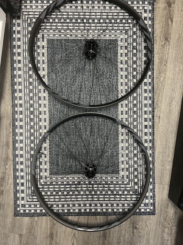 2022 Custom Ibis S28 Carbon Logo with i9 Hydra Hubs For Sale