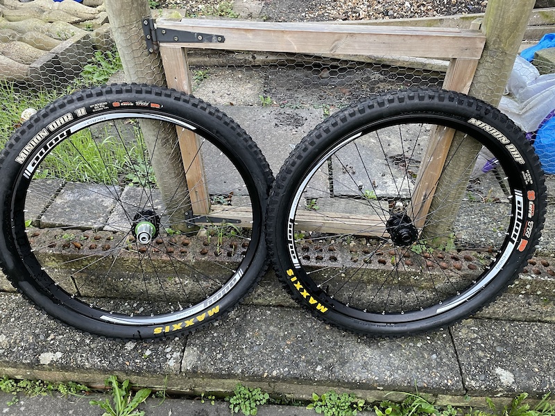 2018 Hope hoops tech dh 27.5” wheels and tyres non boost For Sale