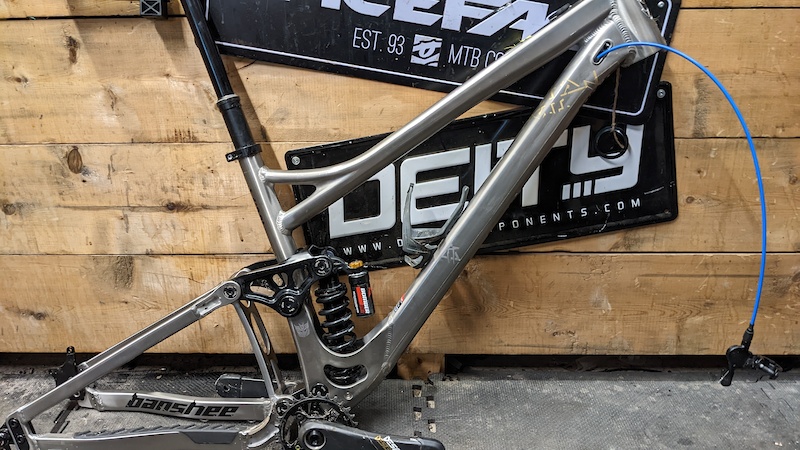 2021 Banshee titan V3 Medium w/Coil, Air and Dropper For Sale