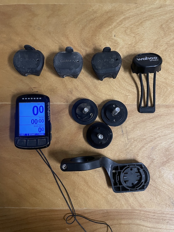 2021 Wahoo Elemnt Bolt w/ Mounts & Wheel Sensors For Sale