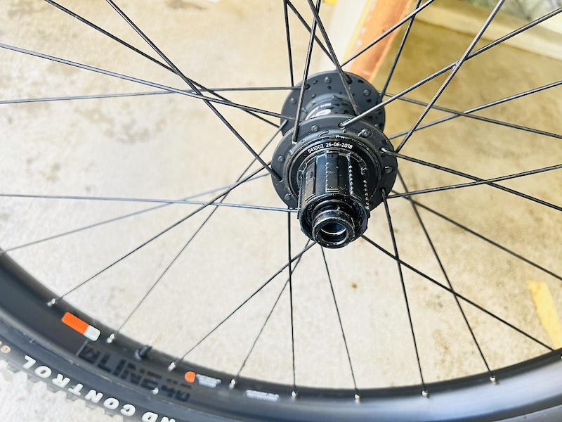 2022 Bontrager line 40 27.5 plus wheels set For Sale