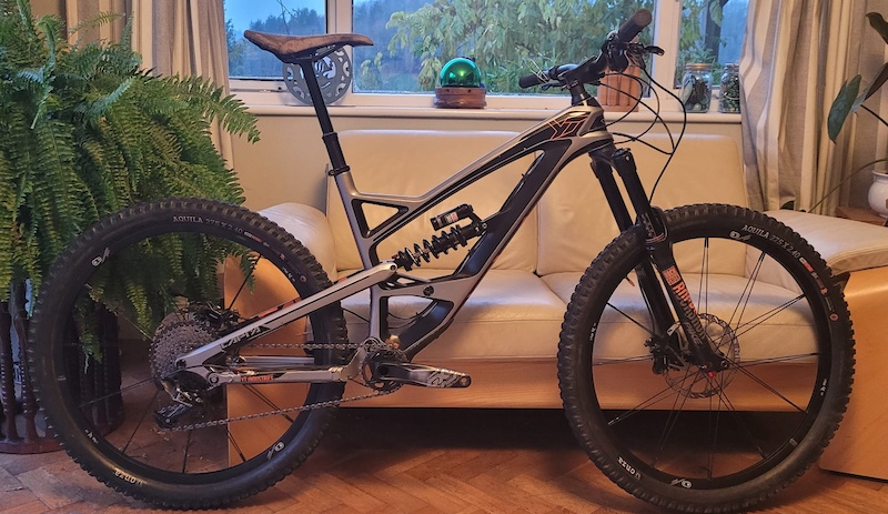 2017 Custom YT Capra CF Pro For Sale