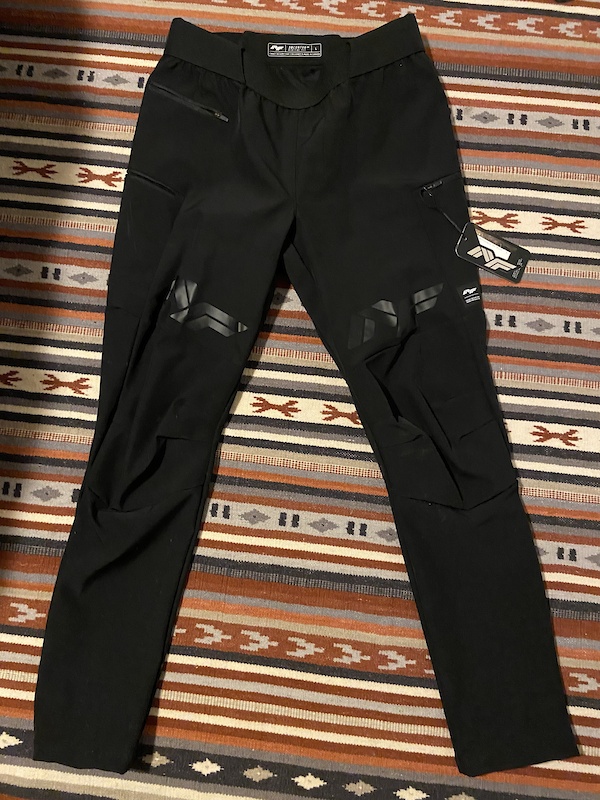 2022 NF Berzerker V2 Pants, All Black, BNWT, size L For Sale