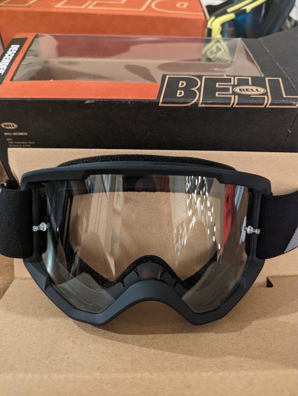 2021 Bell Descender goggles (4 pairs) For Sale